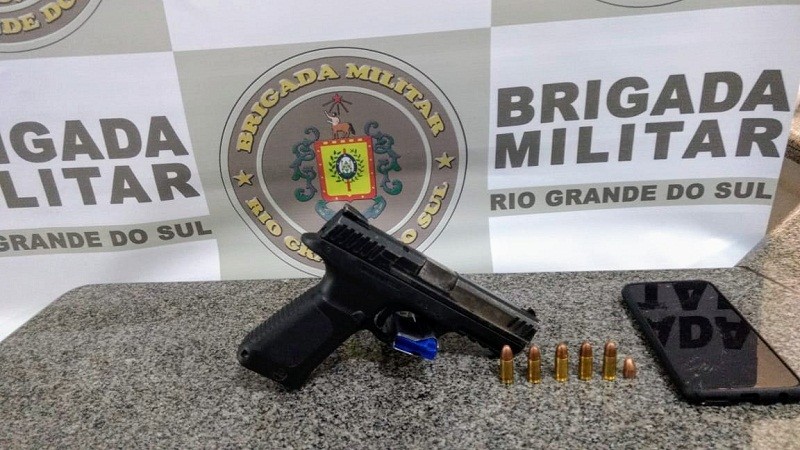 BM prende dupla por homicídio tentado e porte ilegal de arma de fogo em ... BM prende dupla por homicídio tentado e porte ilegal de arma de fogo em ...