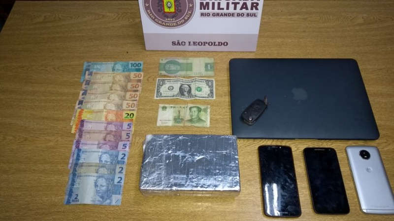 ROCAM do 25º BPM prende dupla por tráfico em Portão - Brigada Militar ROCAM do 25º BPM prende dupla por tráfico em Portão - Brigada Militar